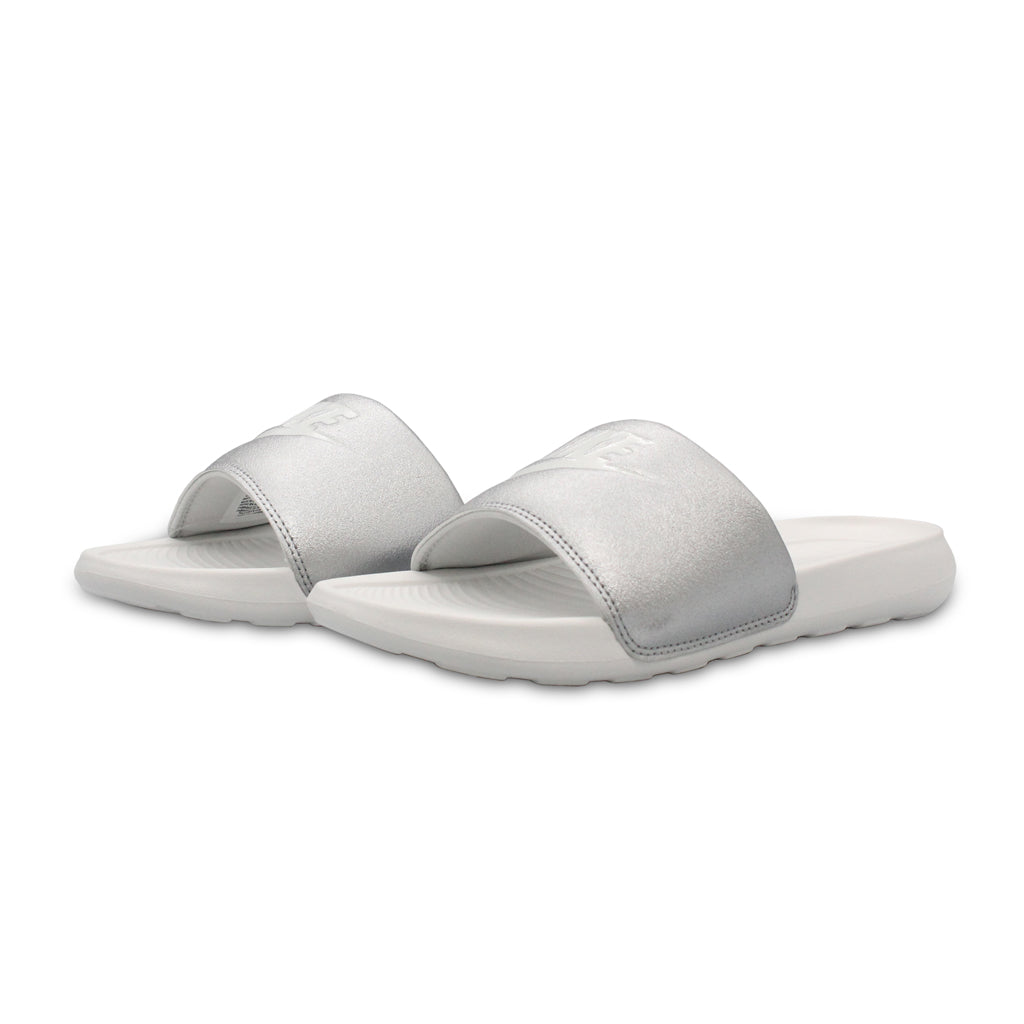 W NIKE VICTORI ONE SLIDE – Rag & Denim